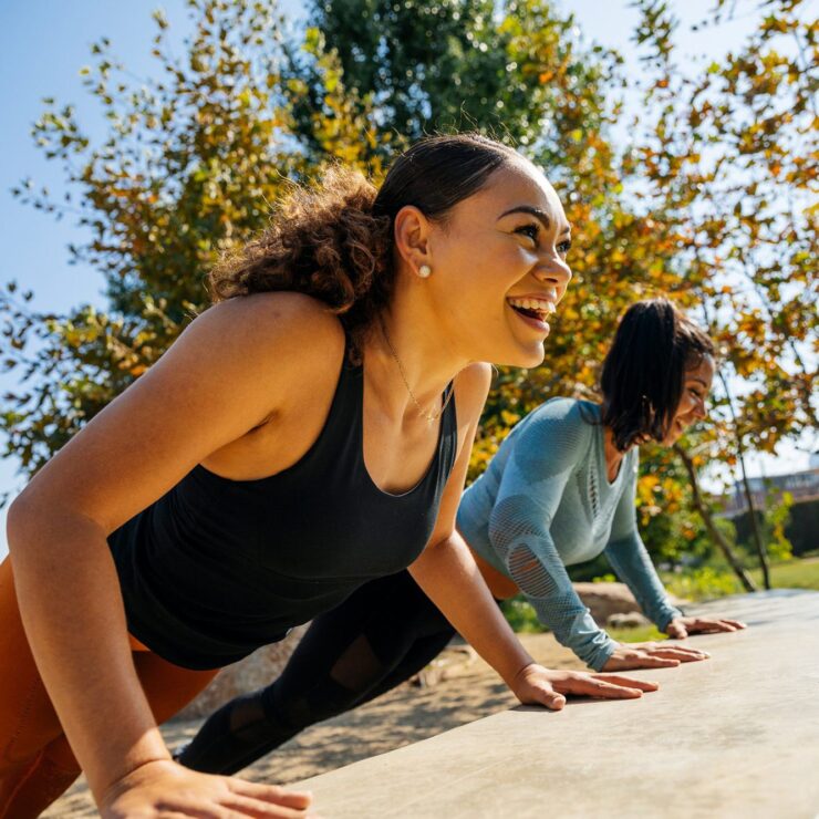 Is it Better to Workout Alone or With a Personal Trainer: 5 Tips for ...